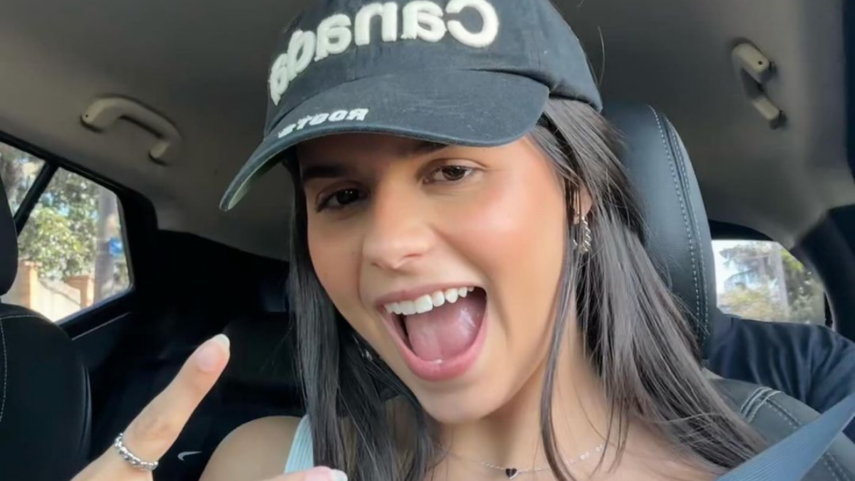 Quem é Julia Ferrari, atriz e dubladora que domina a internet